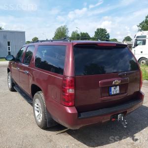 Sarkans Chevrolet Suburban 2008 Ogre, ar dzinēja tilpumu 5.30 L un nobraukumu 306 tūkst. km par 14500 €, foto 4 vietnē AUTOMOTO.COM.LV