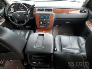 Sarkans Chevrolet Suburban 2008 Ogre, ar dzinēja tilpumu 5.30 L un nobraukumu 306 tūkst. km par 14500 €, foto 7 vietnē AUTOMOTO.COM.LV