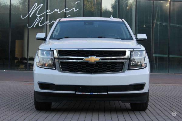 Balts Chevrolet Suburban 2016 Šauļi, ar dzinēja tilpumu 5.30 L un nobraukumu 286 tūkst. km par 18900 €, foto 2 vietnē AUTOMOTO.COM.LV