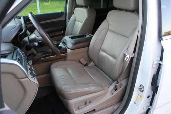 Balts Chevrolet Suburban 2016 Šauļi, ar dzinēja tilpumu 5.30 L un nobraukumu 286 tūkst. km par 18900 €, foto 8 vietnē AUTOMOTO.COM.LV