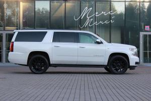 White Chevrolet Suburban 2016 in Siauliai, with an engine capacity of 5.30 L and mileage of 286 thousand km for 18900 €, photo 5 on AUTOMOTO.COM.LV