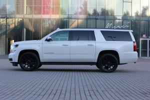 White Chevrolet Suburban 2016 in Siauliai, with an engine capacity of 5.30 L and mileage of 286 thousand km for 18900 €, photo 6 on AUTOMOTO.COM.LV