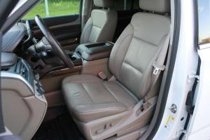 White Chevrolet Suburban 2016 in Siauliai, with an engine capacity of 5.30 L and mileage of 286 thousand km for 18900 €, photo 9 on AUTOMOTO.COM.LV