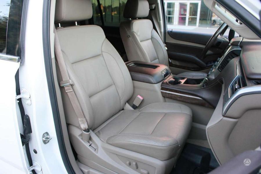 White Chevrolet Suburban 2016 in Siauliai, with an engine capacity of 5.30 L and mileage of 286 thousand km for 18900 €, photo 12 on AUTOMOTO.COM.LV