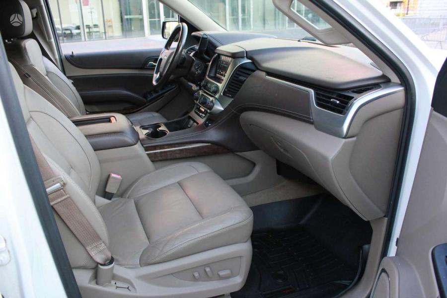 White Chevrolet Suburban 2016 in Siauliai, with an engine capacity of 5.30 L and mileage of 286 thousand km for 18900 €, photo 13 on AUTOMOTO.COM.LV