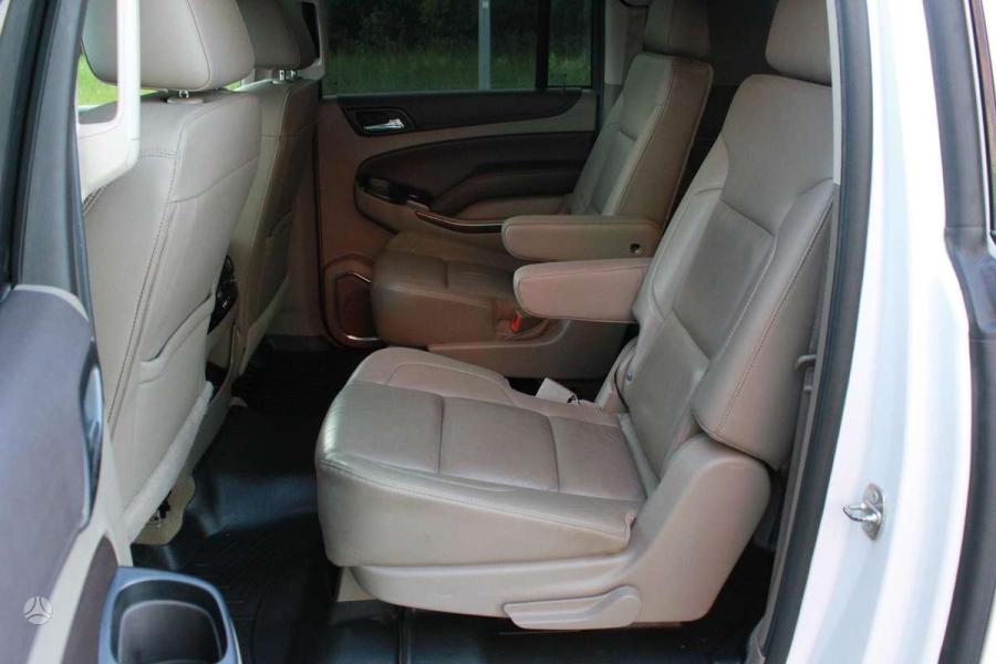 White Chevrolet Suburban 2016 in Siauliai, with an engine capacity of 5.30 L and mileage of 286 thousand km for 18900 €, photo 15 on AUTOMOTO.COM.LV