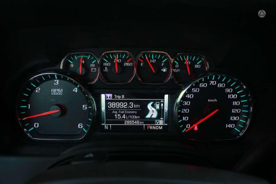White Chevrolet Suburban 2016 in Siauliai, with an engine capacity of 5.30 L and mileage of 286 thousand km for 18900 €, photo 22 on AUTOMOTO.COM.LV