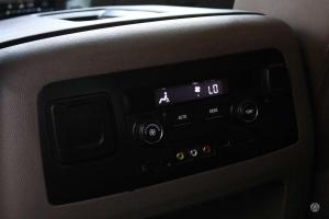 White Chevrolet Suburban 2016 in Siauliai, with an engine capacity of 5.30 L and mileage of 286 thousand km for 18900 €, photo 23 on AUTOMOTO.COM.LV