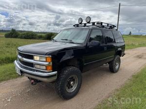 Black Chevrolet Tahoe 1996 in Tallinn, with an engine capacity of 5.70 L and mileage of 207 thousand km for 3500 €, photo 3 on AUTOMOTO.COM.LV