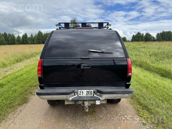 Black Chevrolet Tahoe 1996 in Tallinn, with an engine capacity of 5.70 L and mileage of 207 thousand km for 3500 €, photo 5 on AUTOMOTO.COM.LV