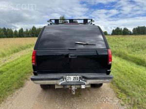 Black Chevrolet Tahoe 1996 in Tallinn, with an engine capacity of 5.70 L and mileage of 207 thousand km for 3500 €, photo 6 on AUTOMOTO.COM.LV