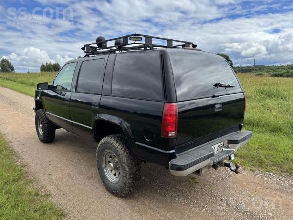 Black Chevrolet Tahoe 1996 in Tallinn, with an engine capacity of 5.70 L and mileage of 207 thousand km for 3500 €, photo 6 on AUTOMOTO.COM.LV