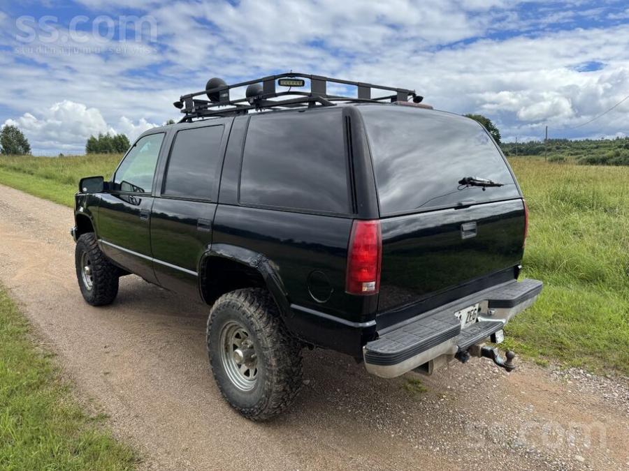 Black Chevrolet Tahoe 1996 in Tallinn, with an engine capacity of 5.70 L and mileage of 207 thousand km for 3500 €, photo 7 on AUTOMOTO.COM.LV
