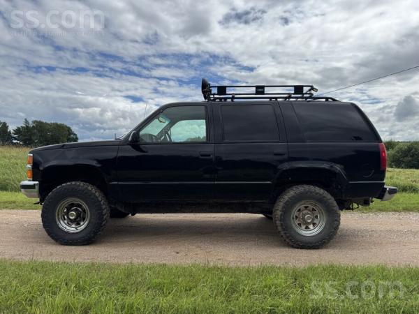 Black Chevrolet Tahoe 1996 in Tallinn, with an engine capacity of 5.70 L and mileage of 207 thousand km for 3500 €, photo 7 on AUTOMOTO.COM.LV