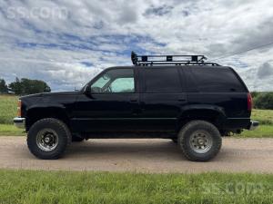 Black Chevrolet Tahoe 1996 in Tallinn, with an engine capacity of 5.70 L and mileage of 207 thousand km for 3500 €, photo 8 on AUTOMOTO.COM.LV