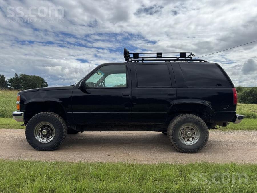 Black Chevrolet Tahoe 1996 in Tallinn, with an engine capacity of 5.70 L and mileage of 207 thousand km for 3500 €, photo 8 on AUTOMOTO.COM.LV