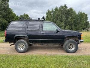 Black Chevrolet Tahoe 1996 in Tallinn, with an engine capacity of 5.70 L and mileage of 207 thousand km for 3500 €, photo 9 on AUTOMOTO.COM.LV