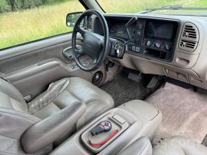Black Chevrolet Tahoe 1996 in Tallinn, with an engine capacity of 5.70 L and mileage of 207 thousand km for 3500 €, photo 17 on AUTOMOTO.COM.LV