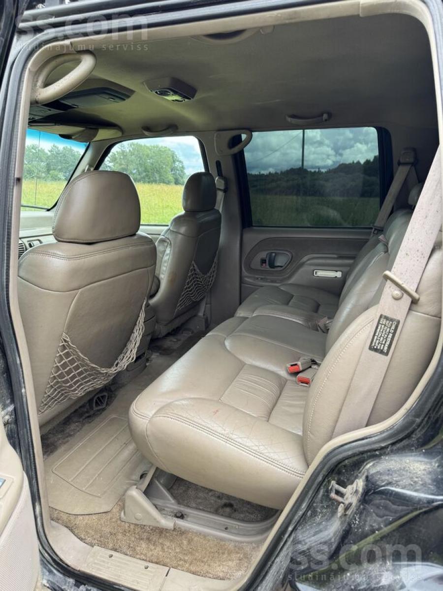 Black Chevrolet Tahoe 1996 in Tallinn, with an engine capacity of 5.70 L and mileage of 207 thousand km for 3500 €, photo 18 on AUTOMOTO.COM.LV
