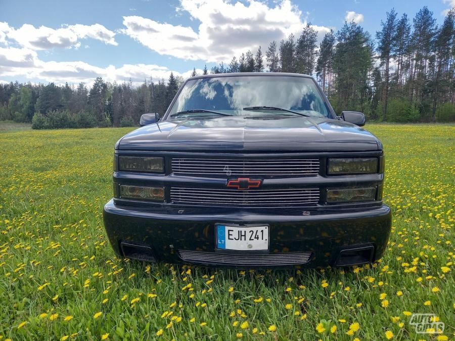 Black Chevrolet Tahoe 1997 in Vilnius, with an engine capacity of 5.70 L and mileage of 264 thousand km for 3000 €, photo 2 on AUTOMOTO.COM.LV