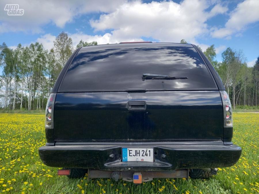 Black Chevrolet Tahoe 1997 in Vilnius, with an engine capacity of 5.70 L and mileage of 264 thousand km for 3000 €, photo 6 on AUTOMOTO.COM.LV