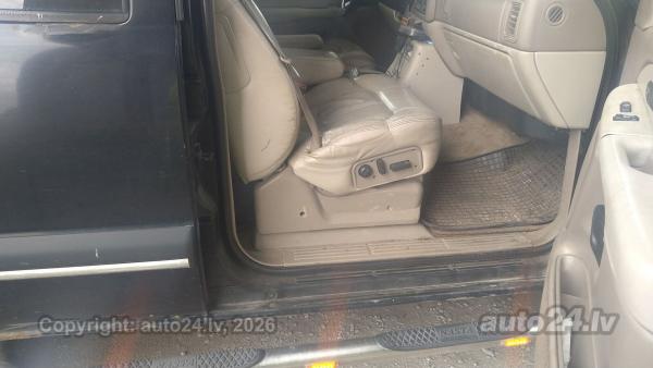 Melns Chevrolet Tahoe 2002 Tallina, ar dzinēja tilpumu 5.30 L un nobraukumu 431 tūkst. km par 6500 €, foto 8 vietnē AUTOMOTO.COM.LV