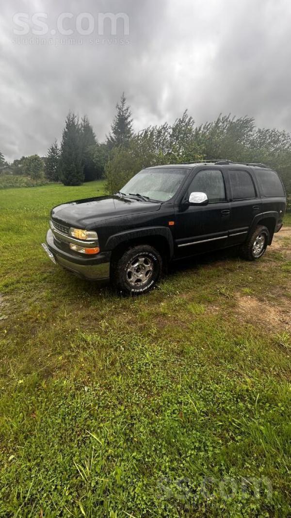Black Chevrolet Tahoe 2002 in Aizkraukle, with an engine capacity of 5.30 L and mileage of 320 thousand km for 1550 €, photo 1 on AUTOMOTO.COM.LV