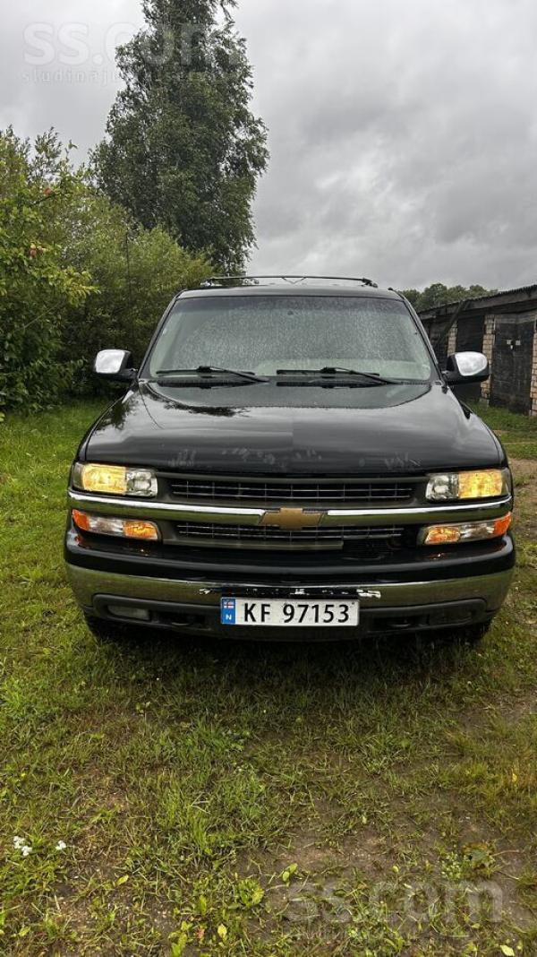 Black Chevrolet Tahoe 2002 in Aizkraukle, with an engine capacity of 5.30 L and mileage of 320 thousand km for 1550 €, photo 2 on AUTOMOTO.COM.LV