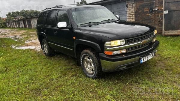 Black Chevrolet Tahoe 2002 in Aizkraukle, with an engine capacity of 5.30 L and mileage of 320 thousand km for 1550 €, photo 3 on AUTOMOTO.COM.LV