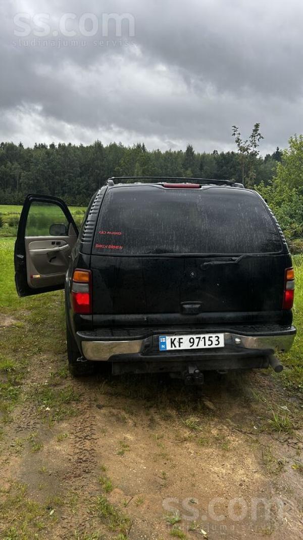 Black Chevrolet Tahoe 2002 in Aizkraukle, with an engine capacity of 5.30 L and mileage of 320 thousand km for 1550 €, photo 4 on AUTOMOTO.COM.LV