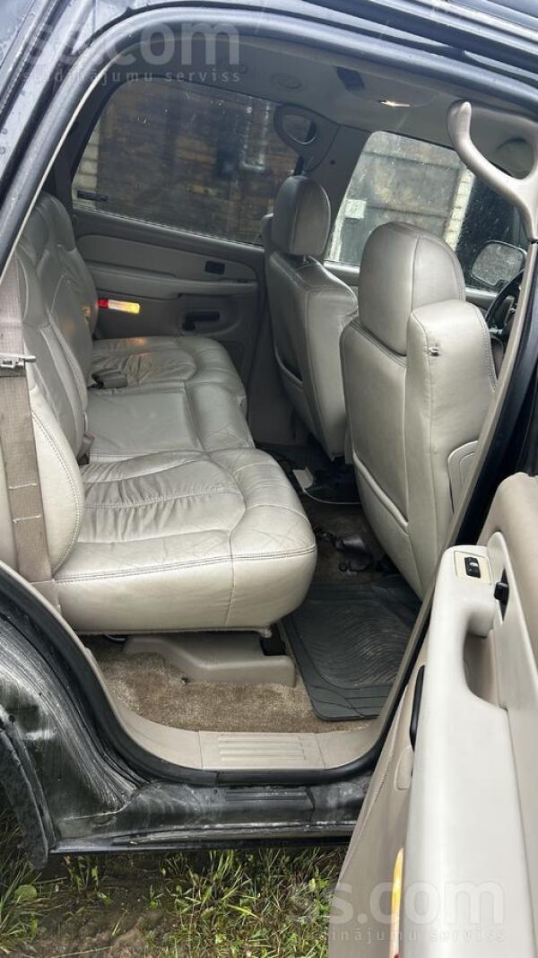 Black Chevrolet Tahoe 2002 in Aizkraukle, with an engine capacity of 5.30 L and mileage of 320 thousand km for 1550 €, photo 6 on AUTOMOTO.COM.LV