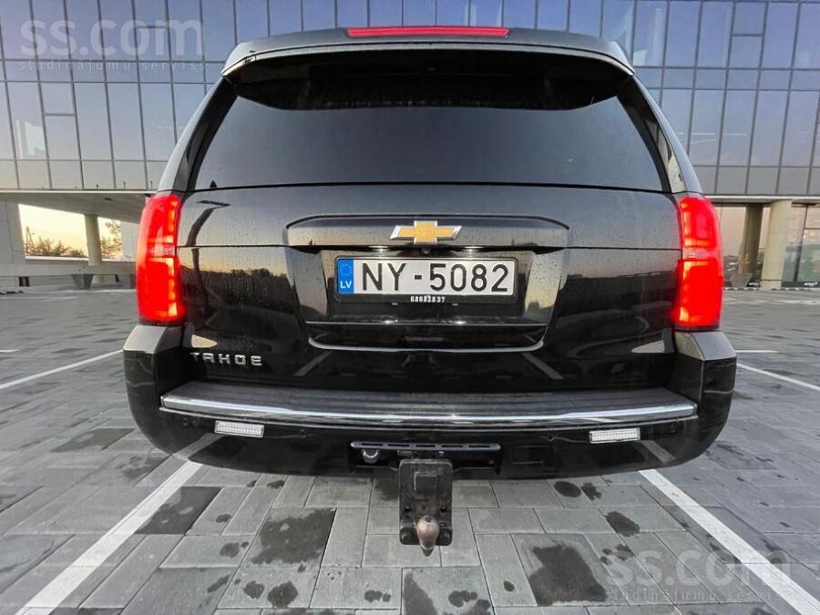 Melns Chevrolet Tahoe 2015 Rīga, ar dzinēja tilpumu 5.30 L un nobraukumu 172 tūkst. km par 15000 €, foto 3 vietnē AUTOMOTO.COM.LV