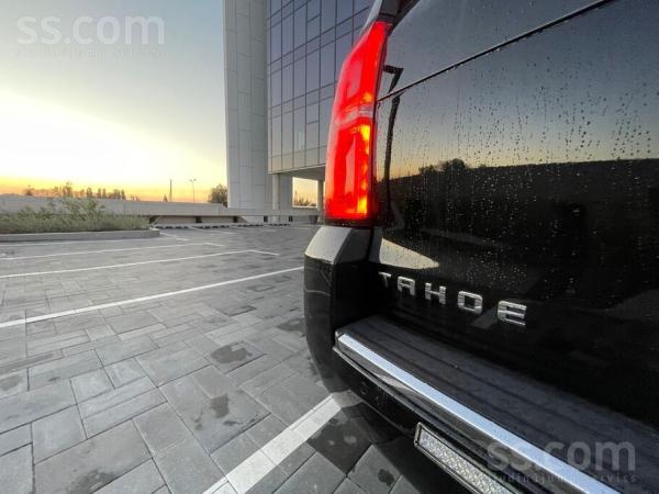 Melns Chevrolet Tahoe 2015 Rīga, ar dzinēja tilpumu 5.30 L un nobraukumu 172 tūkst. km par 15000 €, foto 3 vietnē AUTOMOTO.COM.LV