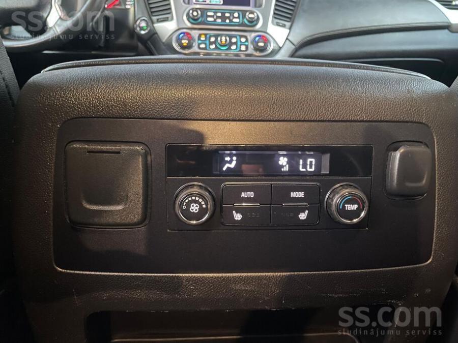 Melns Chevrolet Tahoe 2015 Rīga, ar dzinēja tilpumu 5.30 L un nobraukumu 172 tūkst. km par 15000 €, foto 24 vietnē AUTOMOTO.COM.LV