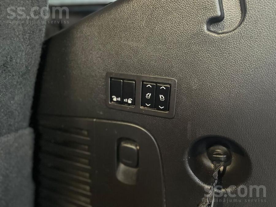 Melns Chevrolet Tahoe 2015 Rīga, ar dzinēja tilpumu 5.30 L un nobraukumu 172 tūkst. km par 15000 €, foto 26 vietnē AUTOMOTO.COM.LV