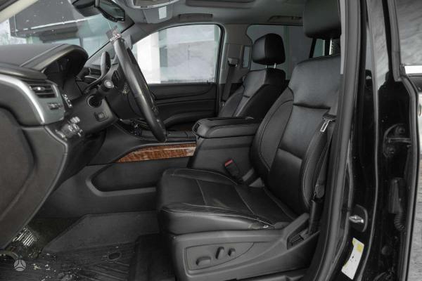 Black Chevrolet Tahoe 2016 in Vilnius, with an engine capacity of 5.30 L and mileage of 217 thousand km for 25000 €, photo 9 on AUTOMOTO.COM.LV