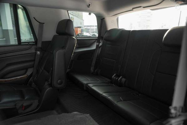 Black Chevrolet Tahoe 2016 in Vilnius, with an engine capacity of 5.30 L and mileage of 217 thousand km for 25000 €, photo 11 on AUTOMOTO.COM.LV