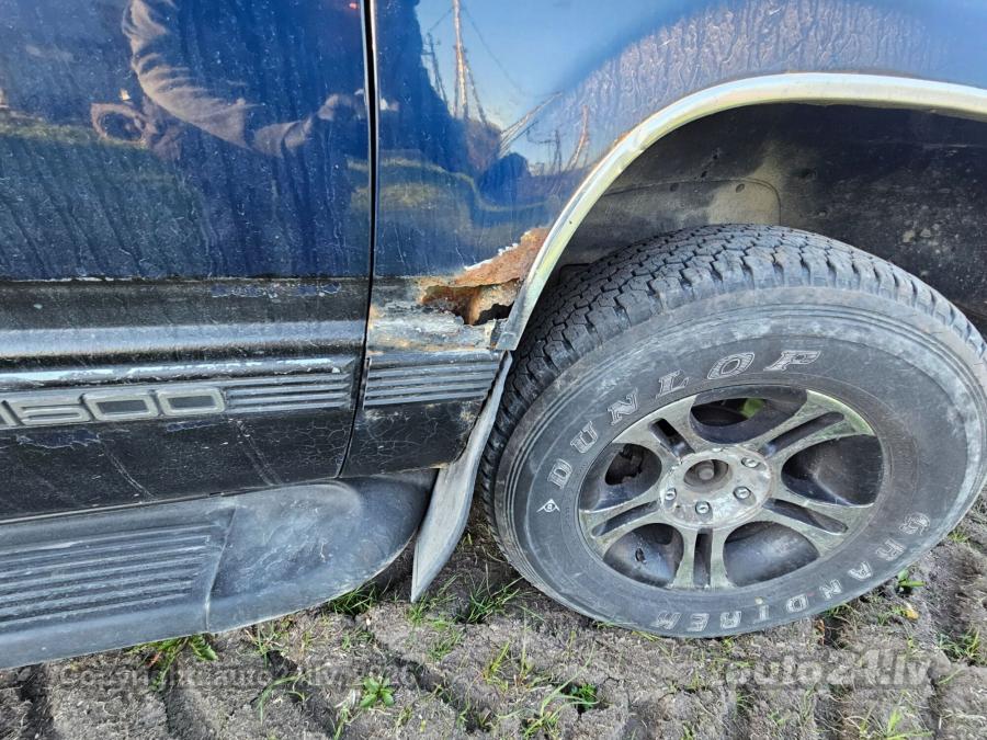 Zils Chevrolet Tahoe 1996 Tallina, ar dzinēja tilpumu 5.70 L un nobraukumu 0 tūkst. km par 5500 €, foto 13 vietnē AUTOMOTO.COM.LV