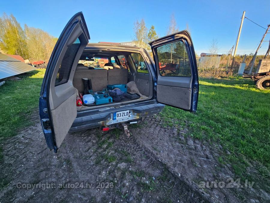 Zils Chevrolet Tahoe 1996 Tallina, ar dzinēja tilpumu 5.70 L un nobraukumu 0 tūkst. km par 5500 €, foto 14 vietnē AUTOMOTO.COM.LV