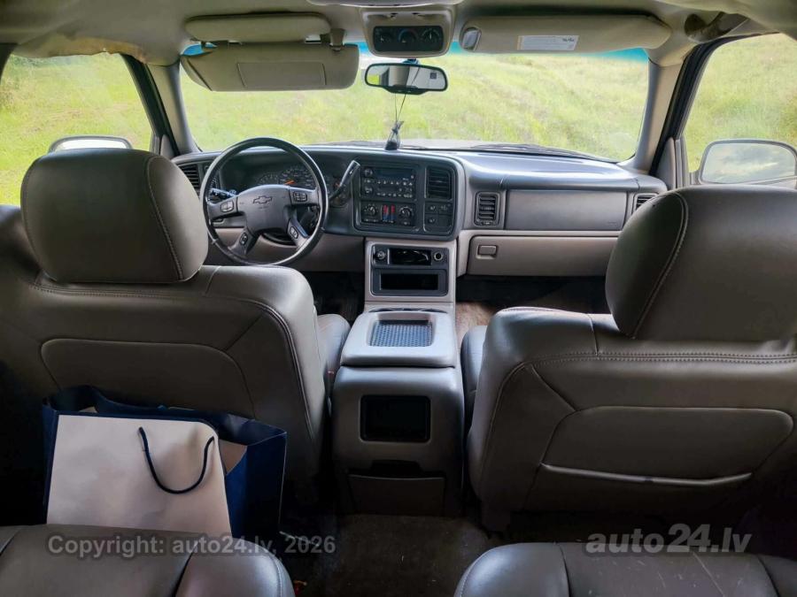 Blue Chevrolet Tahoe 2002 in Tallinn, with an engine capacity of 5.30 L and mileage of 0 thousand km for 3800 €, photo 7 on AUTOMOTO.COM.LV