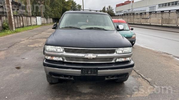 Chevrolet Tahoe 2002 in Jurmala on AUTOMOTO.COM.LV Blue Chevrolet Tahoe 2002 in Jurmala, with an engine capacity of 5.30 L and mileage of 355 thousand km for 5700 €, photo 3 on AUTOMOTO.COM.LV