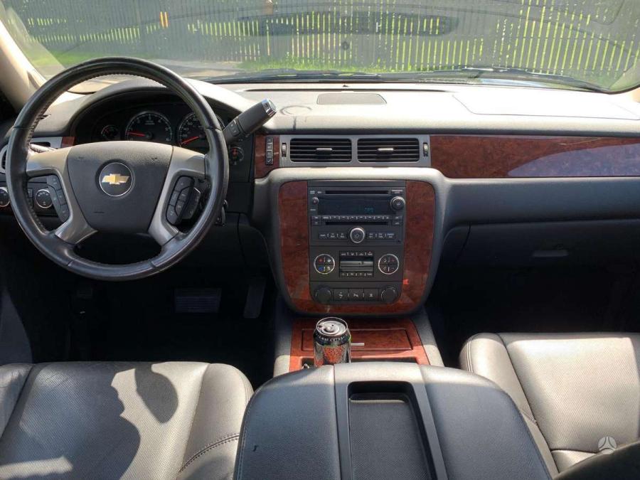 Blue Chevrolet Tahoe 2011 in Riga, with an engine capacity of 0.00 L and mileage of 263 thousand km for 9900 €, photo 10 on AUTOMOTO.COM.LV