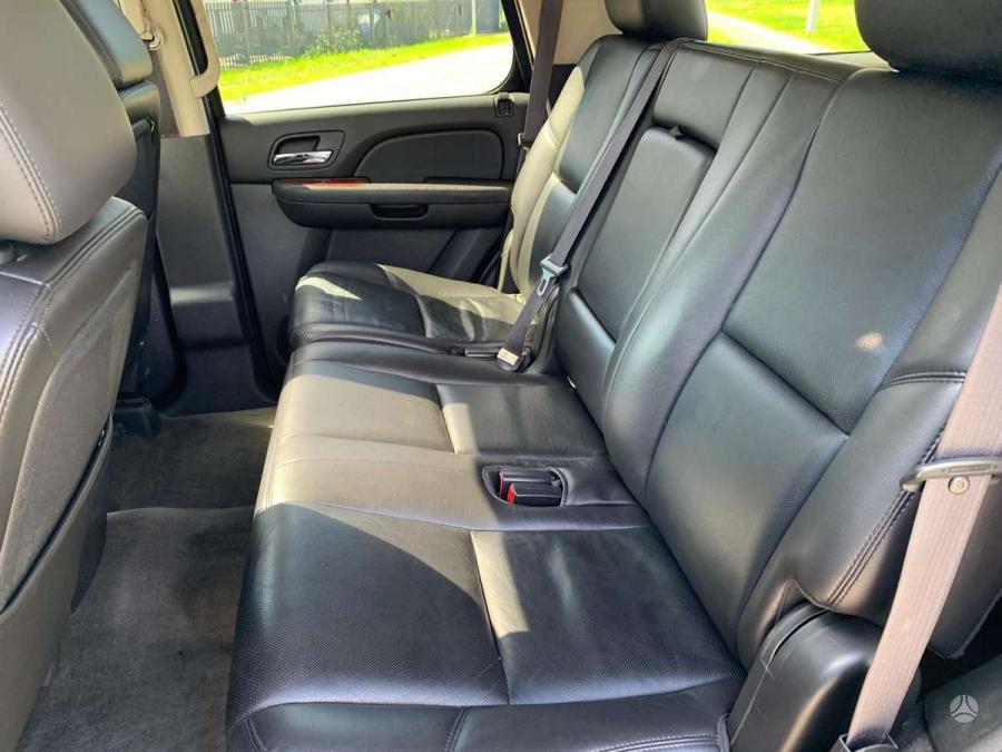Blue Chevrolet Tahoe 2011 in Riga, with an engine capacity of 0.00 L and mileage of 263 thousand km for 9900 €, photo 14 on AUTOMOTO.COM.LV
