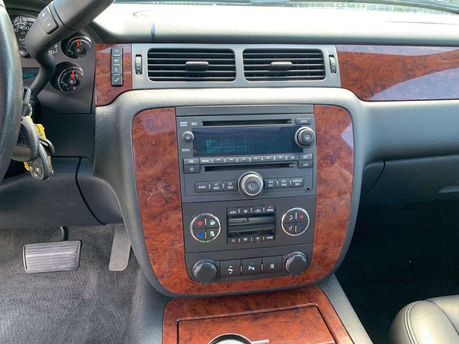 Blue Chevrolet Tahoe 2011 in Riga, with an engine capacity of 0.00 L and mileage of 263 thousand km for 9900 €, photo 20 on AUTOMOTO.COM.LV