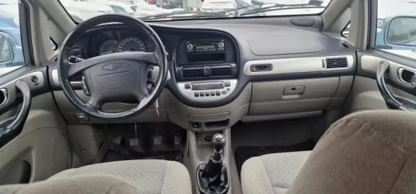 Blue Chevrolet Tahoe 2008 in Valmiera, with an engine capacity of 1.60 L and mileage of 179 thousand km for 670 €, photo 9 on AUTOMOTO.COM.LV