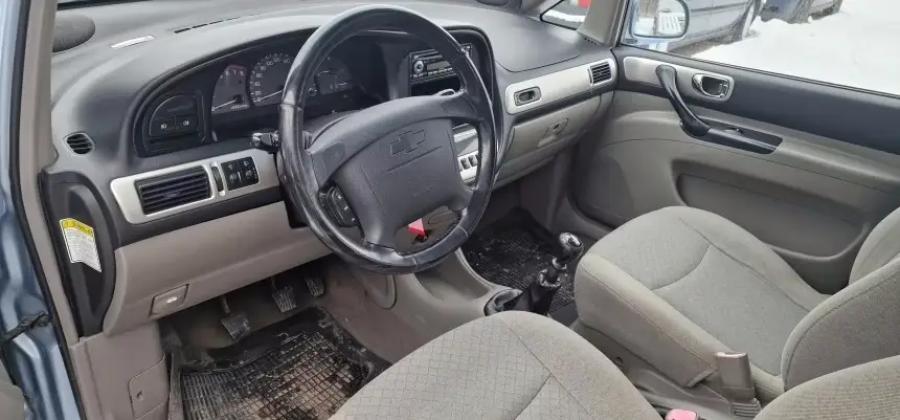 Blue Chevrolet Tahoe 2008 in Valmiera, with an engine capacity of 1.60 L and mileage of 179 thousand km for 670 €, photo 12 on AUTOMOTO.COM.LV