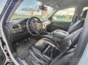 White Chevrolet Tahoe 2008 in Riga, with an engine capacity of 6.00 L and mileage of 260 thousand km for 13500 €, photo 7 on AUTOMOTO.COM.LV