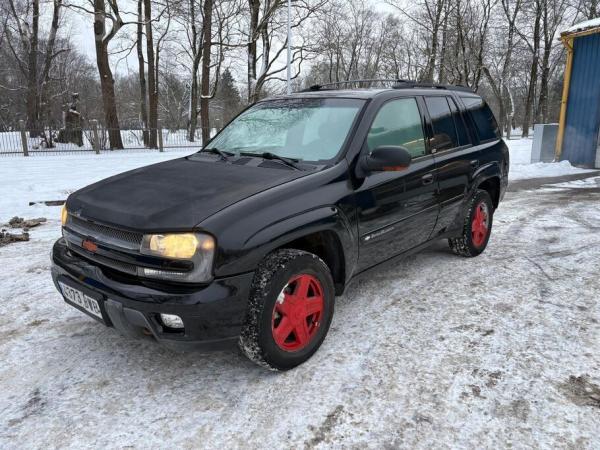Black Chevrolet TrailBlazer 2002 in Riga, with an engine capacity of 4.20 L and mileage of 245 thousand km for 2250 €, photo 1 on AUTOMOTO.COM.LV
