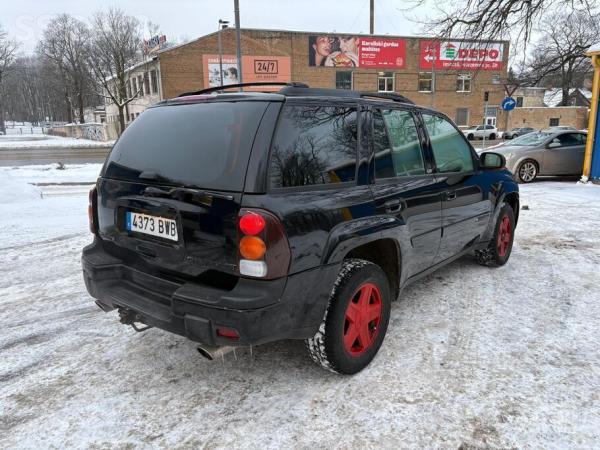 Black Chevrolet TrailBlazer 2002 in Riga, with an engine capacity of 4.20 L and mileage of 245 thousand km for 2250 €, photo 3 on AUTOMOTO.COM.LV