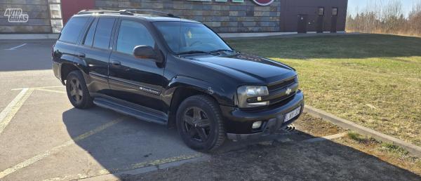 Black Chevrolet TrailBlazer 2003 in Utena, with an engine capacity of 4.20 L and mileage of 300 thousand km for 5999 €, photo 1 on AUTOMOTO.COM.LV